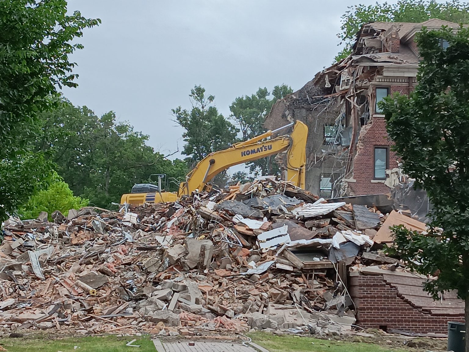 Photo Gallery: Lincoln Hall Demolition - Hub City Radio